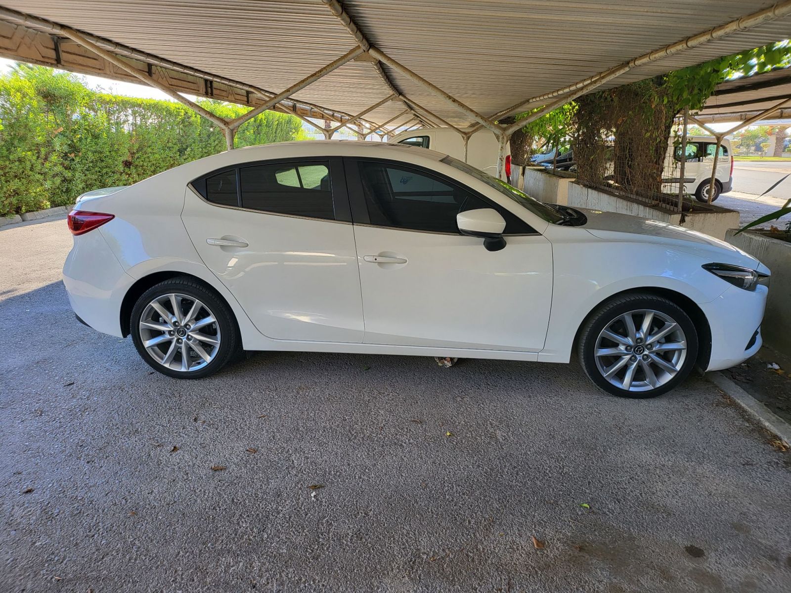 Annonce vente Mazda 3 sedan high grade à Ariana