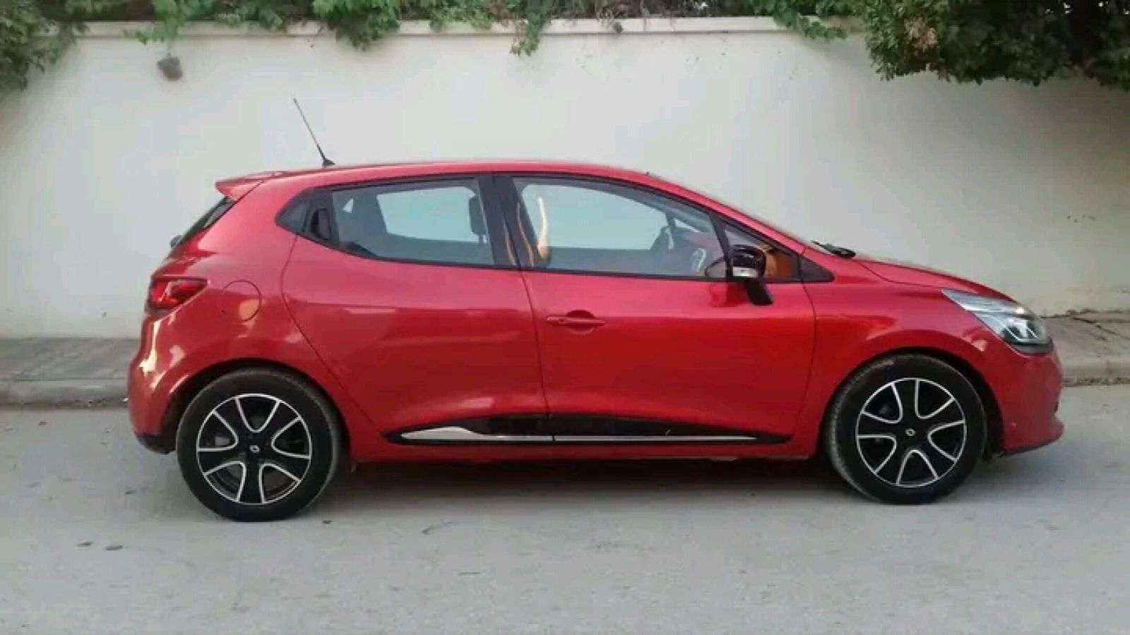 Annonce vente Renault Clio 1.2 à Tunis