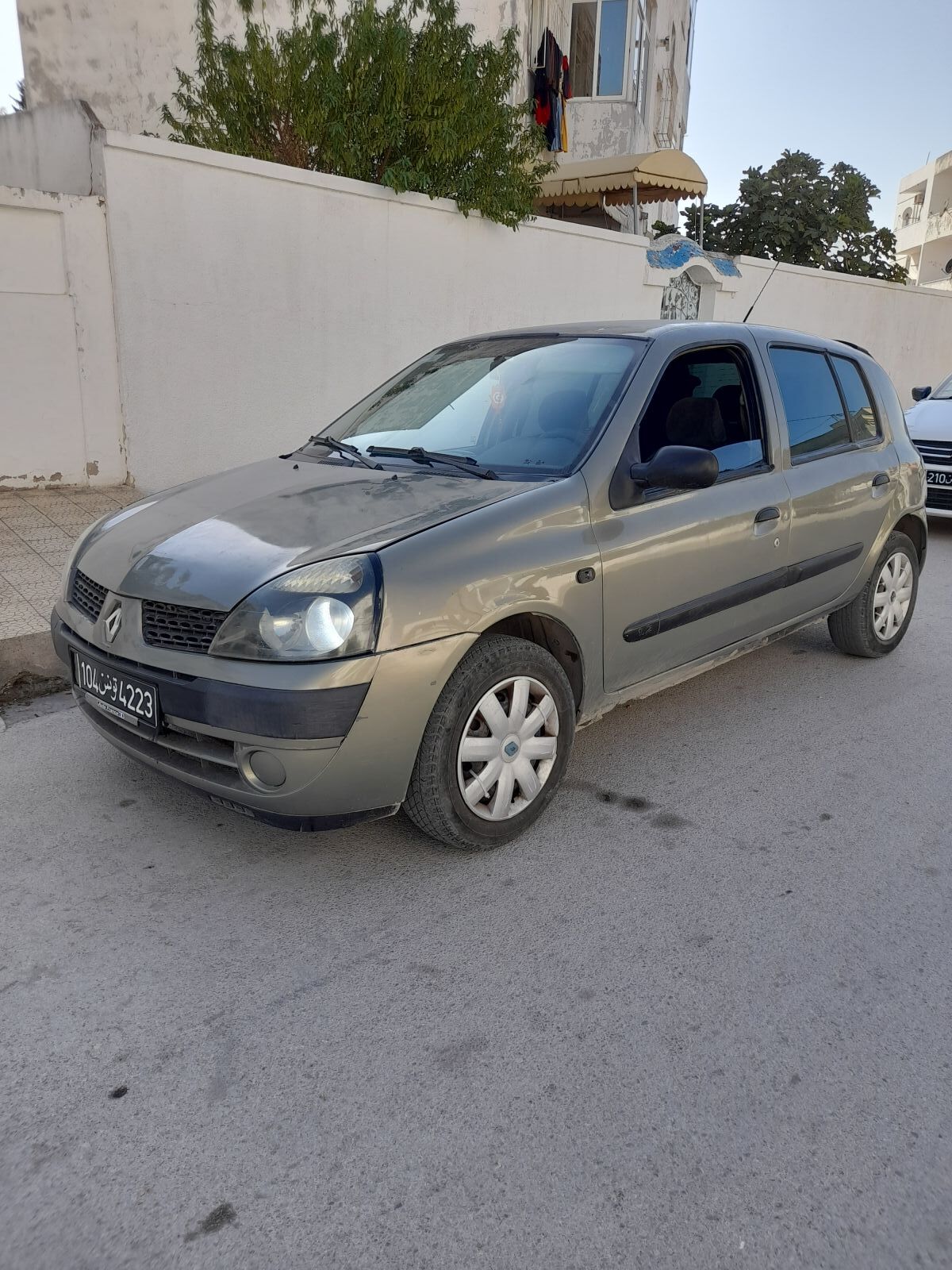 Annonce vente Renault Clio bombé à Tunis