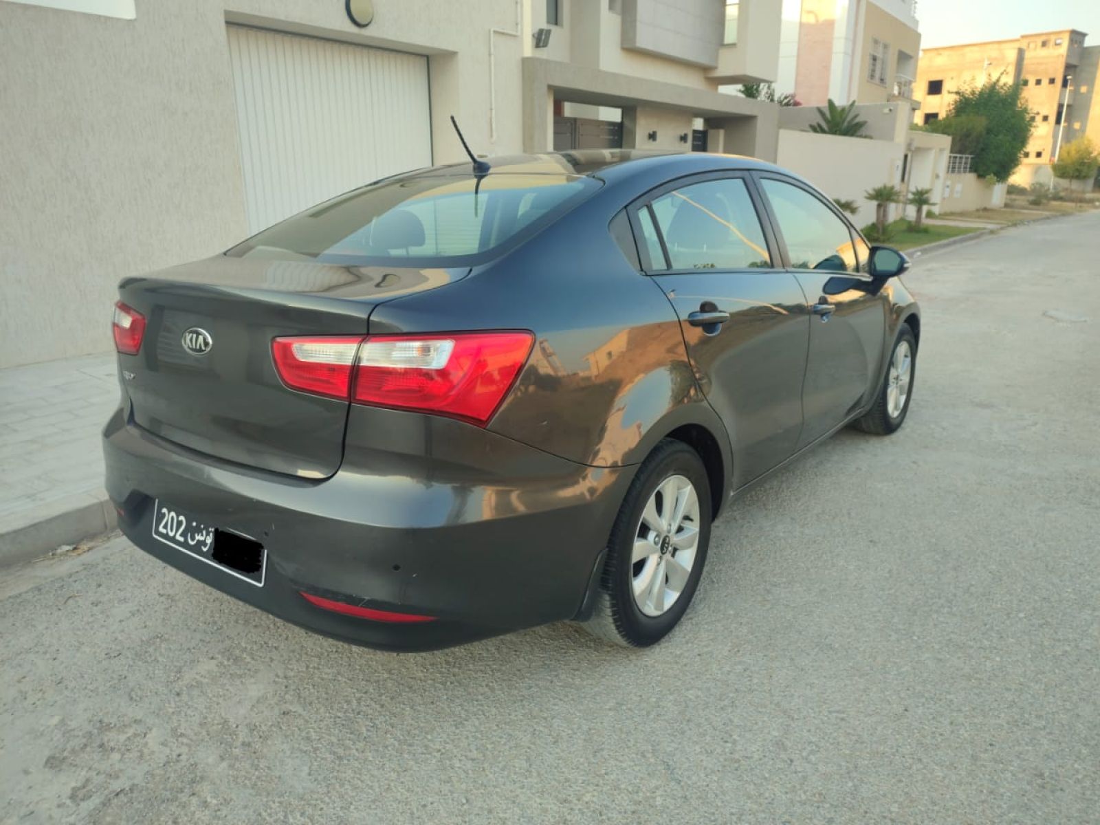Annonce vente KIA Rio Berline 4 cylindres toutes options à Nabeul